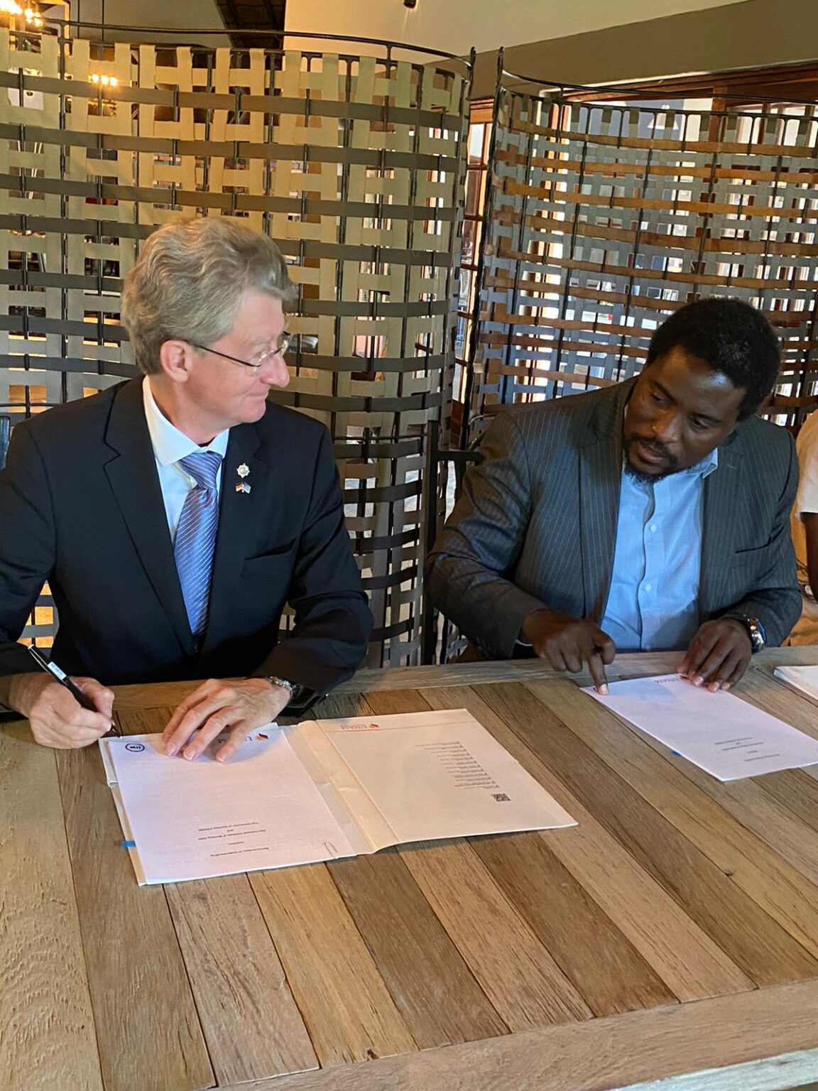 IIW signed a MOU with UNAM for the development of a Member society in ...